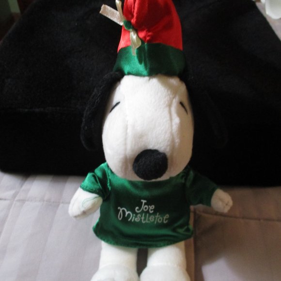 Hallmark | Toys | Hallmark Plush Christmas Peanuts Snoopy Dog Joe ...